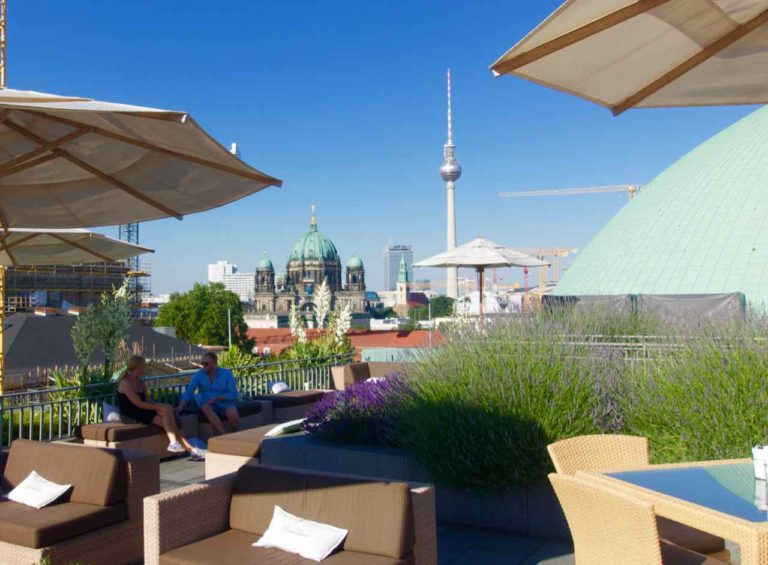 Die schönsten Berlin Rooftop-Bars, Dachterrassen + Aussichtspunkte
