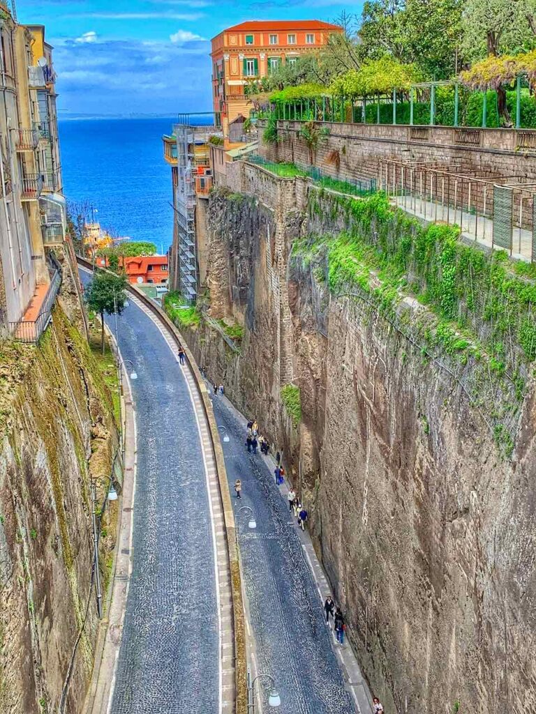 Sorrent: Die schönsten Sehenswürdigkeiten, Tipps, Ausflüge